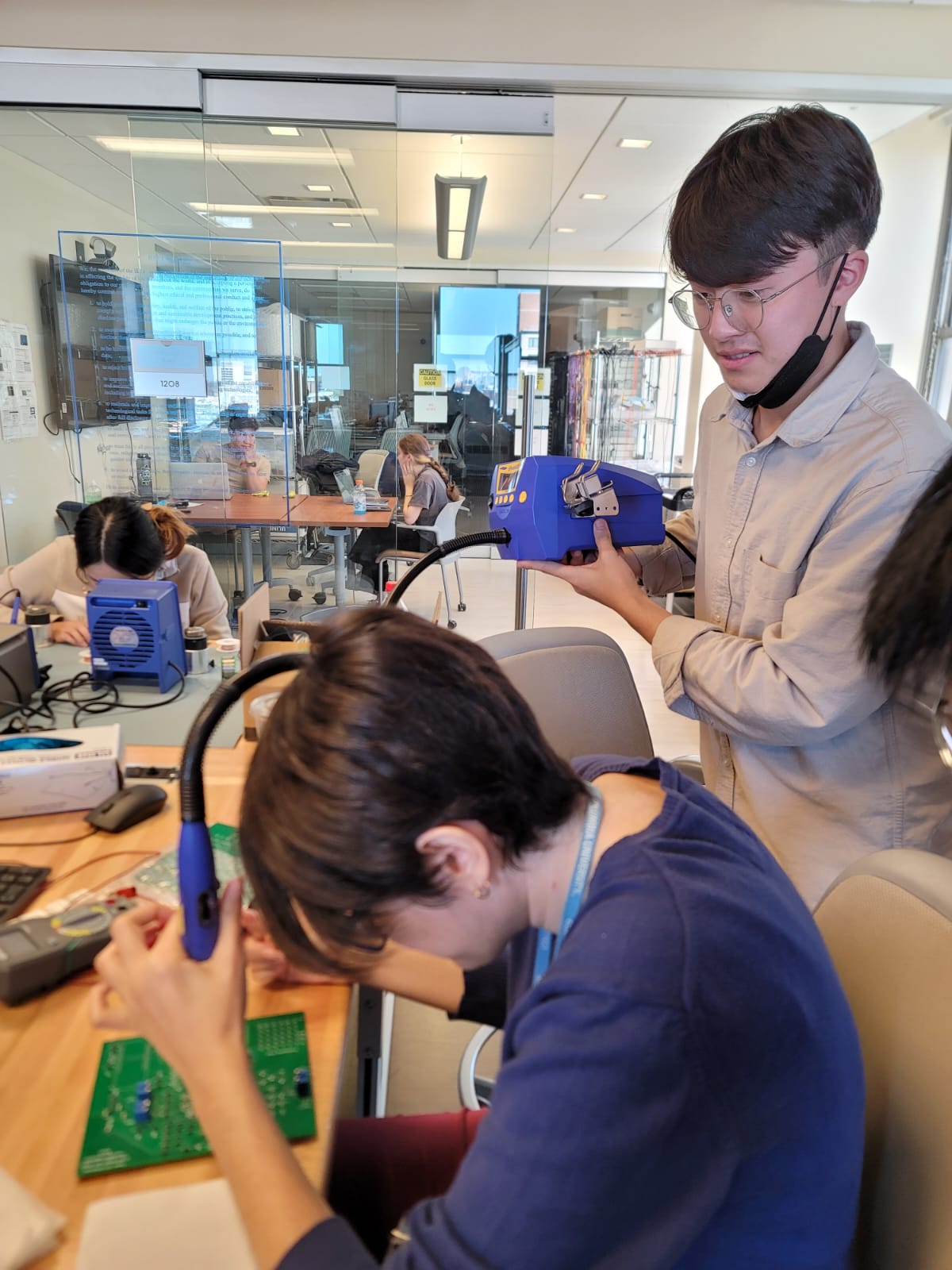 Our TA Armagan showing us how to solder WDFN packages. Featuring Yichen ...